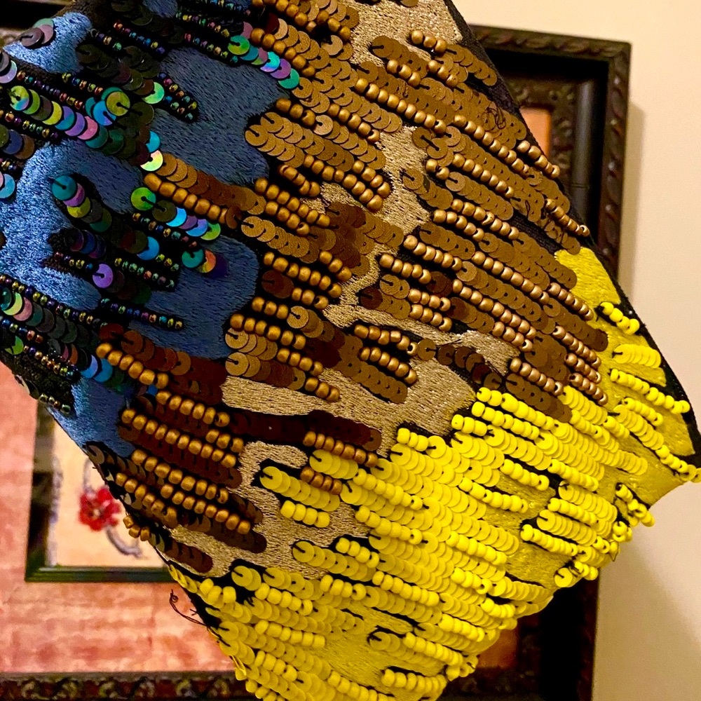 Bee Embellished Sensory Clutch - Gem